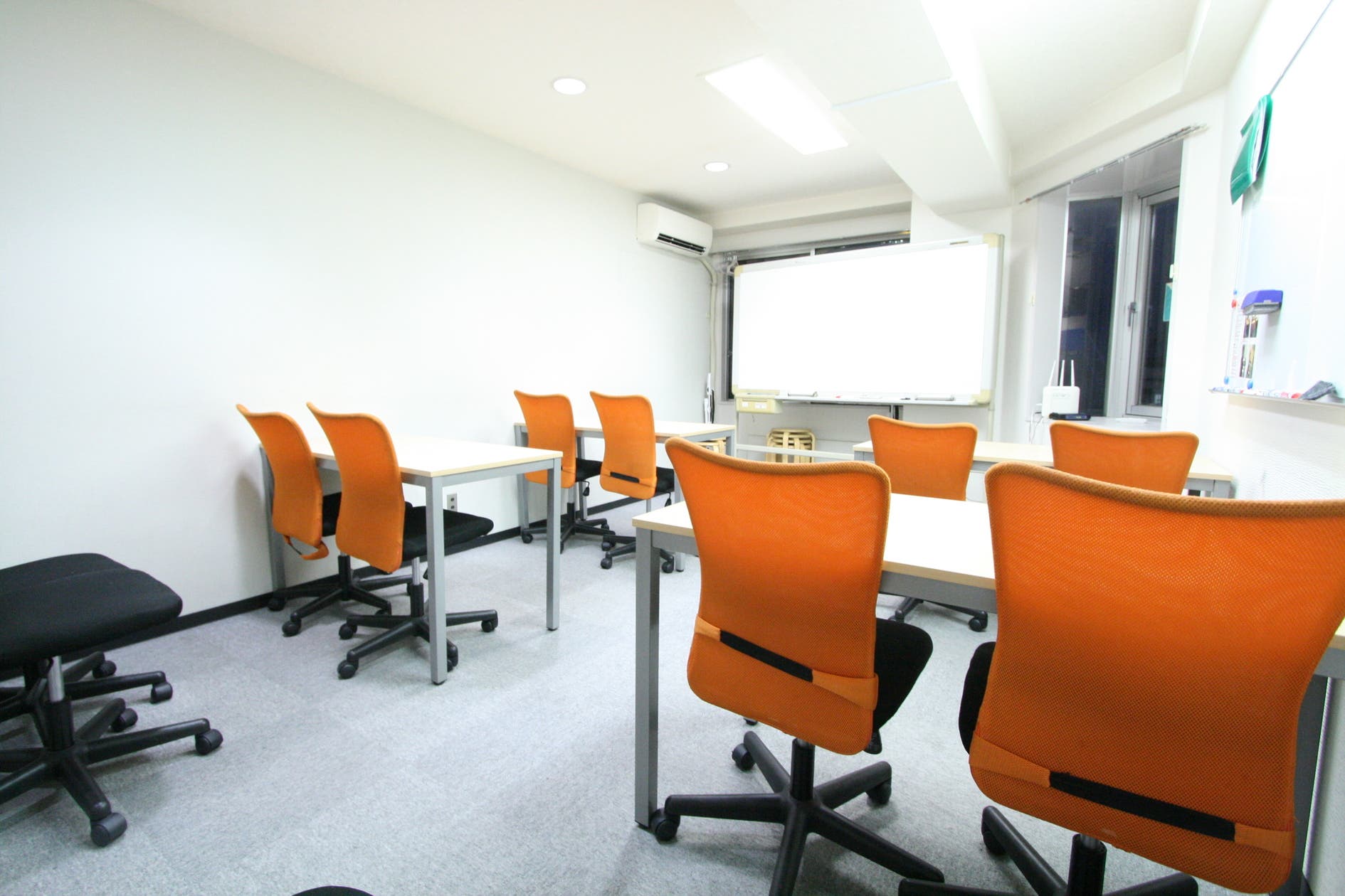 【新宿西口駅近】プロジェクター・WiFi全て無料！ふれあい貸し会議室 新宿B-801（旧ワンコイン会議室新宿 新宿西口会議室A）の写真7