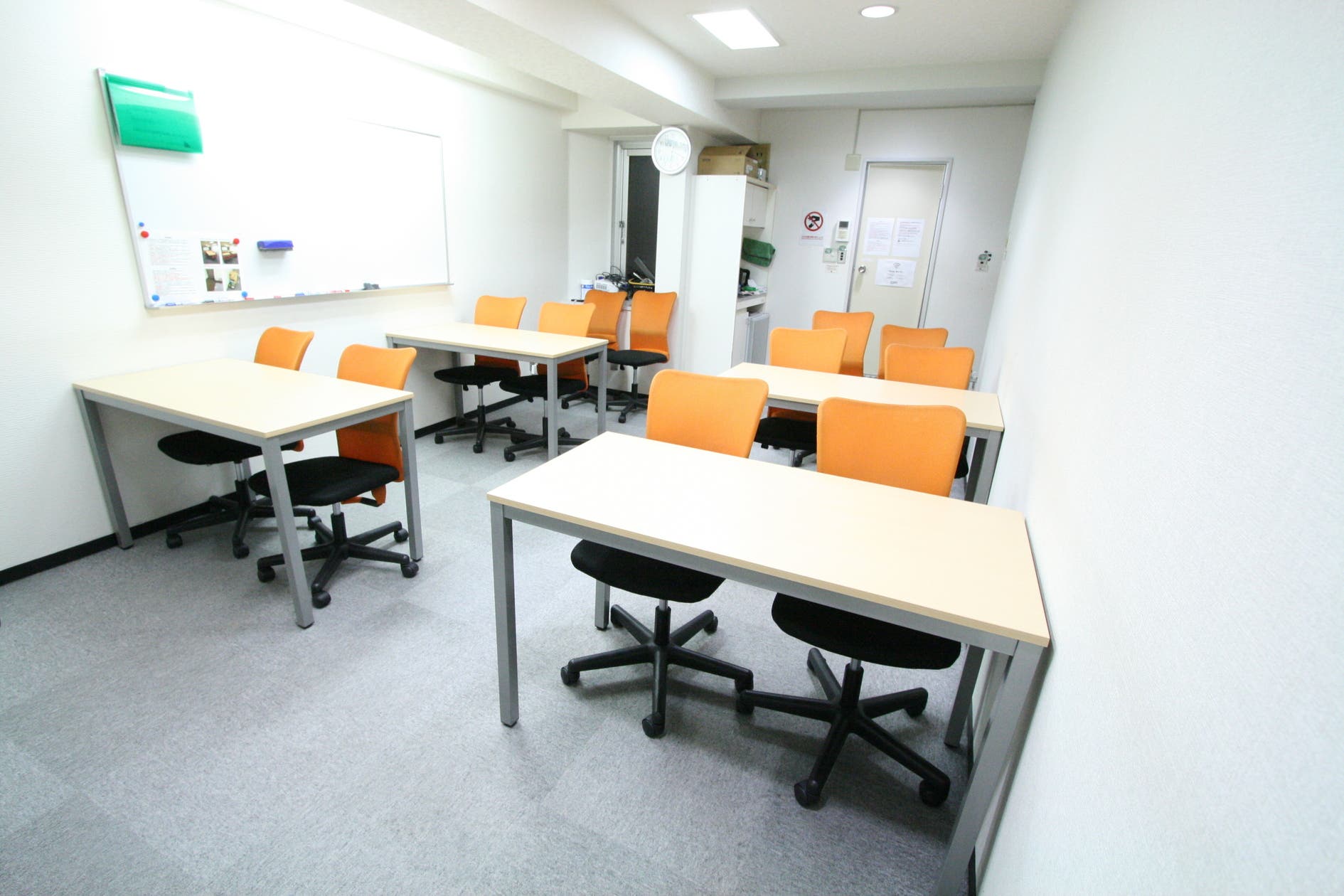 【新宿西口駅近】プロジェクター・WiFi全て無料！ふれあい貸し会議室 新宿B-801（旧ワンコイン会議室新宿 新宿西口会議室A）の写真9