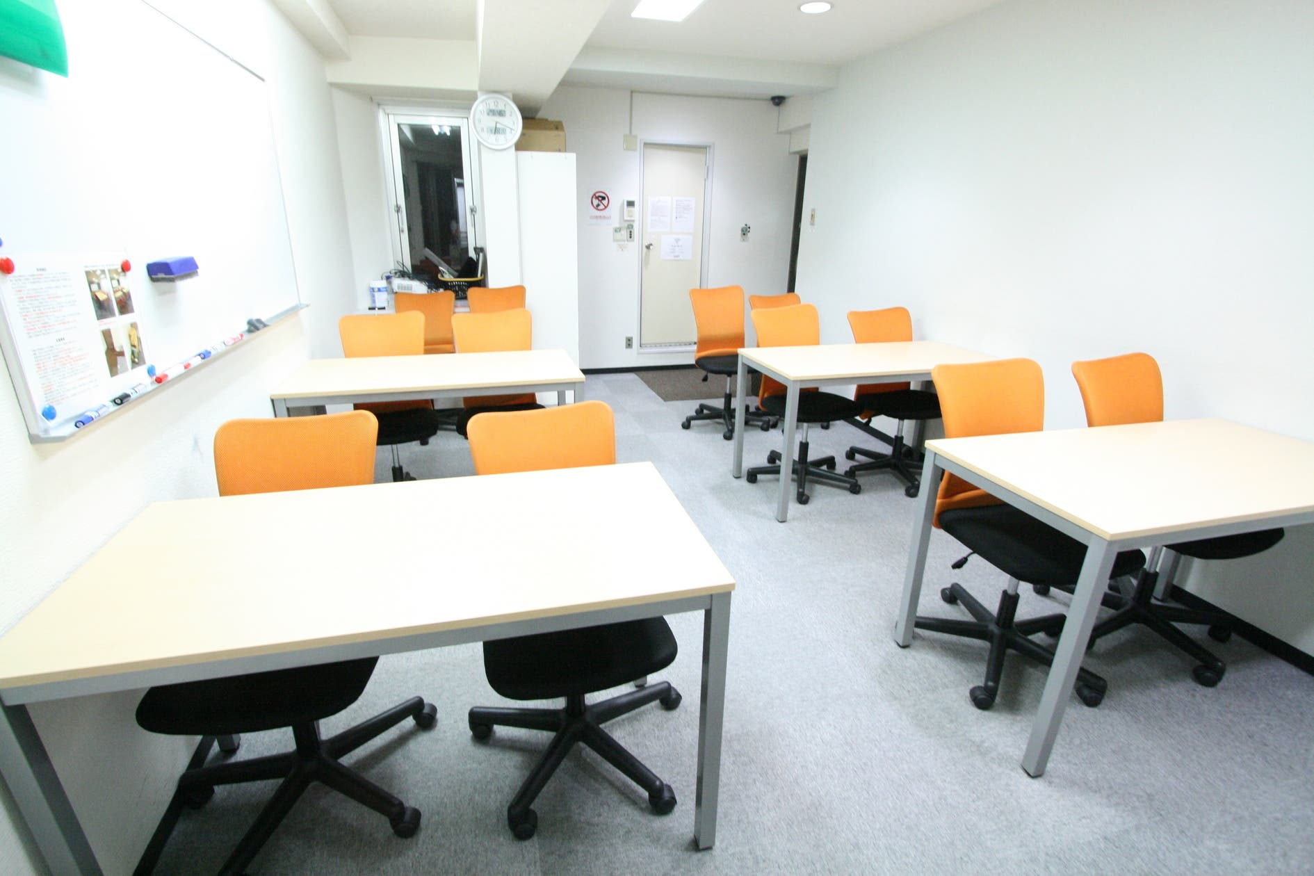 【新宿西口駅近】プロジェクター・WiFi全て無料！ふれあい貸し会議室 新宿B-801（旧ワンコイン会議室新宿 新宿西口会議室A）の写真10