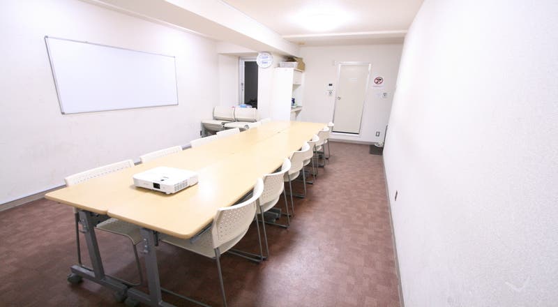 【新宿西口駅近・同規模最安！】セミナー向け！換気可能！定期除菌実施！プロジェクター無料！ふれあい貸し会議室 新宿B-501
