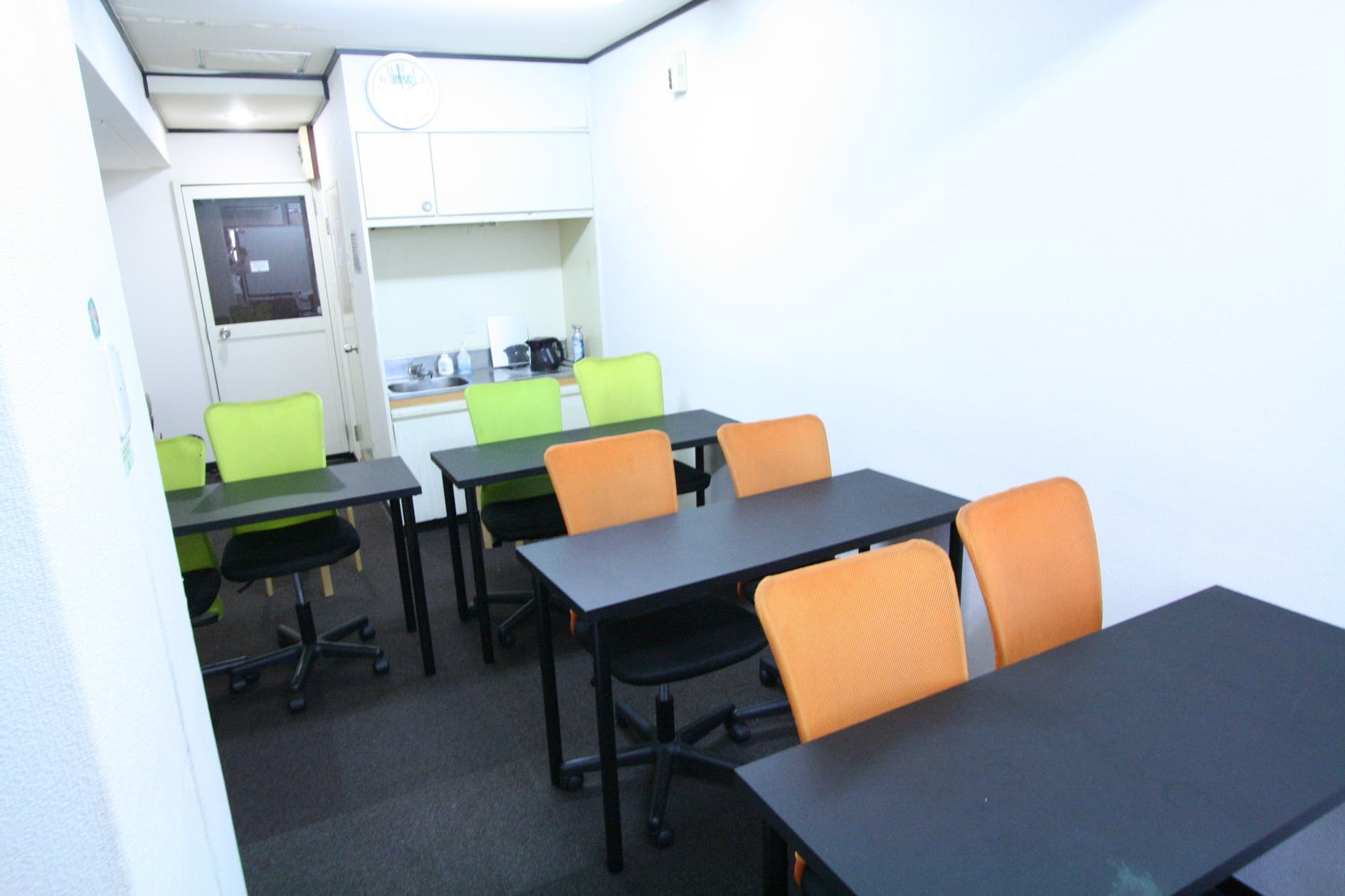 【高田馬場駅徒歩0分！】個室会議向け！ふれあい貸し会議室 高田馬場A（旧ワンコイン会議室高田馬場 早稲田口会議室）の写真6