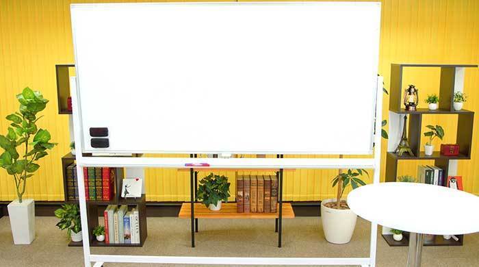 ２つの背景 × 豊富なセット、個性あふれる撮影体験。中央区築地の配信スタジオの写真22