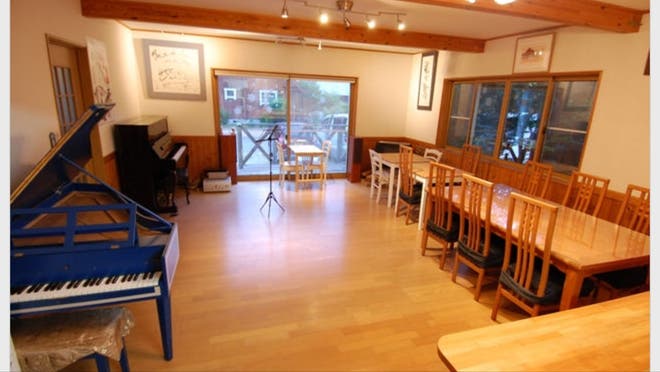 ★彡軽井沢駅★ 徒歩15分のピアノつき時間貸 音楽スタジオ 軽井沢アウトレット隣の写真1