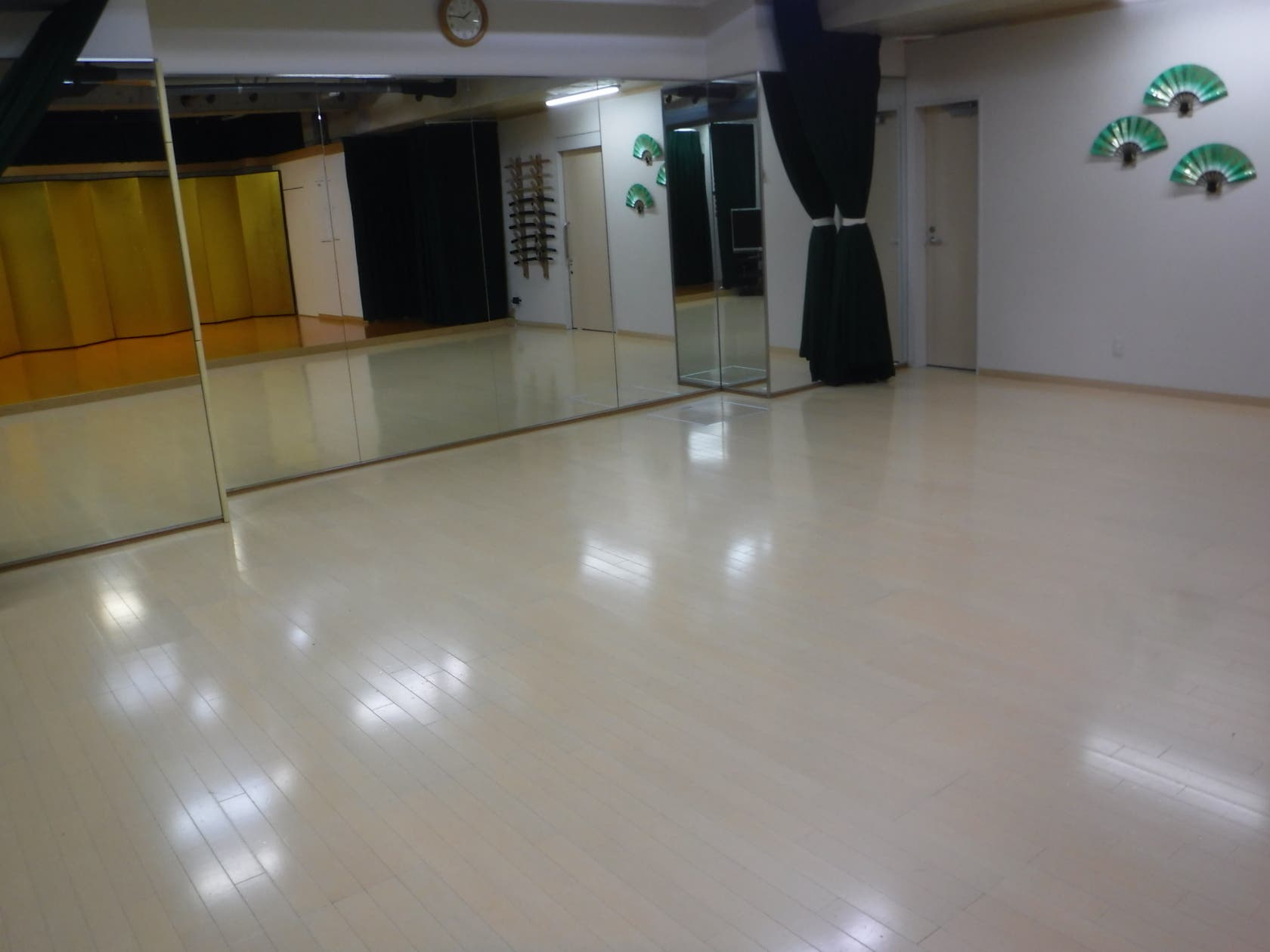 【予約リクエスト制】ミニステージ付き。三条駅から徒歩４分。レッスン/懇親会/会議/などの写真7