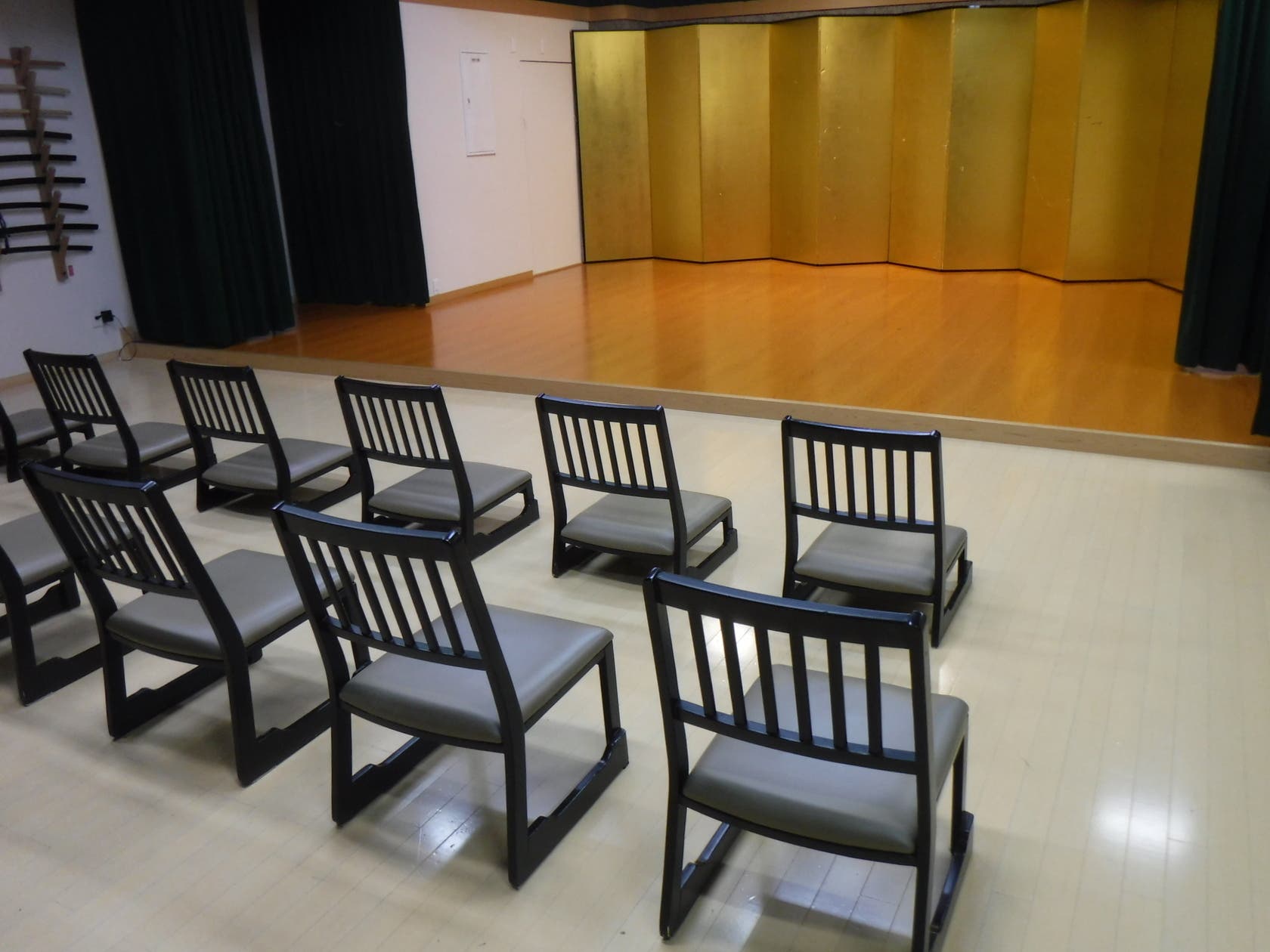 【予約リクエスト制】ミニステージ付き。三条駅から徒歩４分。レッスン/懇親会/会議/などの写真6