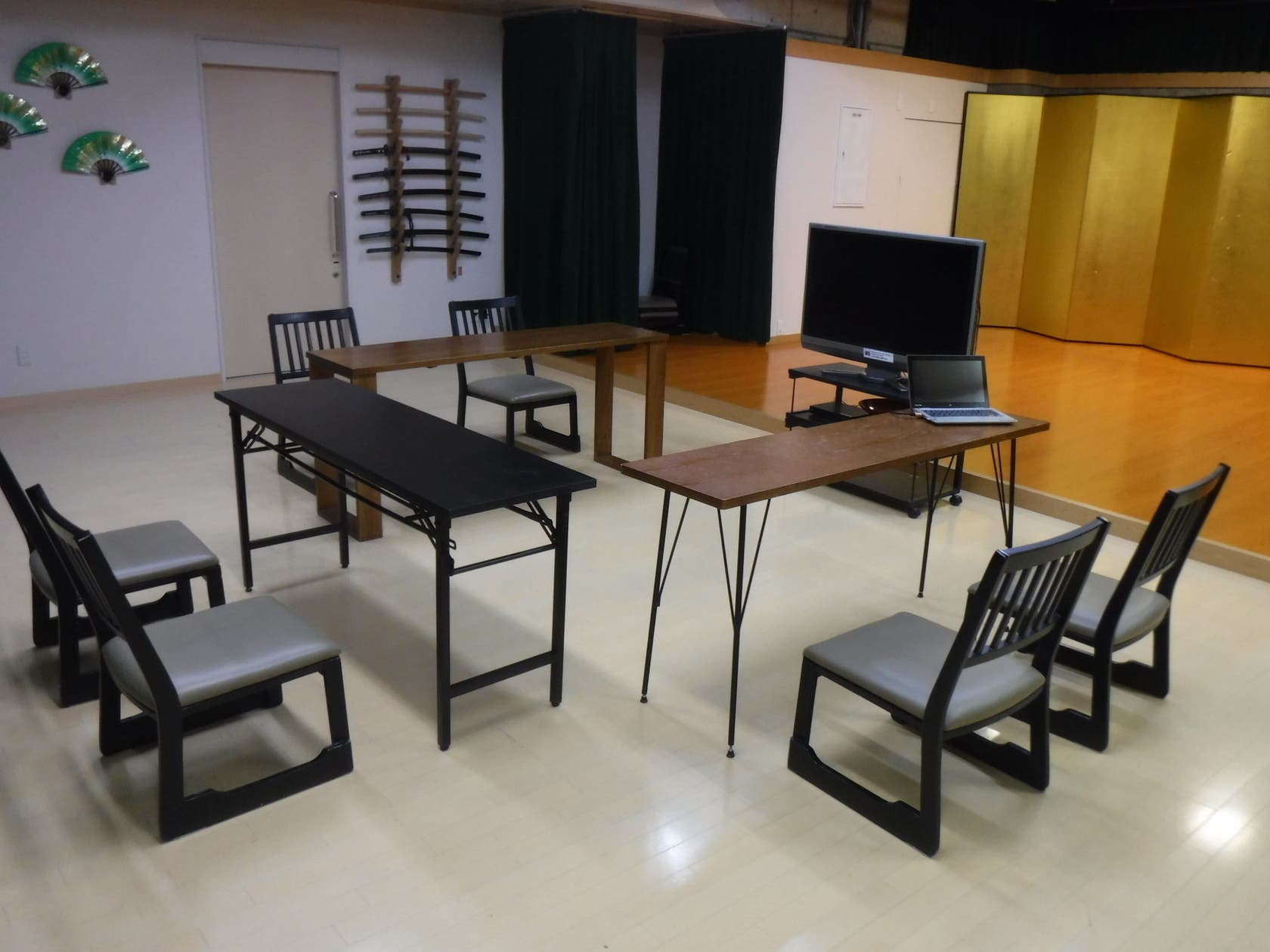 【予約リクエスト制】ミニステージ付き。三条駅から徒歩４分。レッスン/懇親会/会議/などの写真9