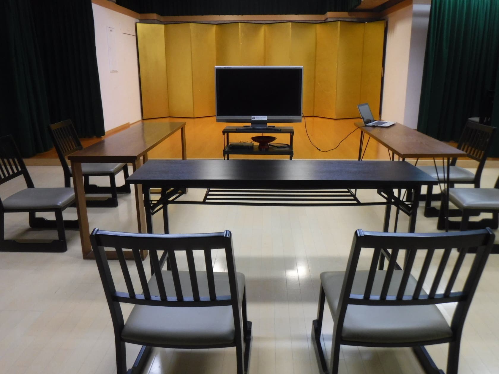 【予約リクエスト制】ミニステージ付き。三条駅から徒歩４分。レッスン/懇親会/会議/などの写真8