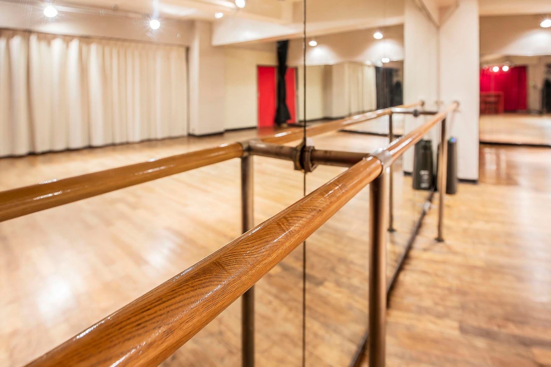 ダンスレッスンや練習、ワークショップ、会議、撮影などに最適な空間です。の写真7