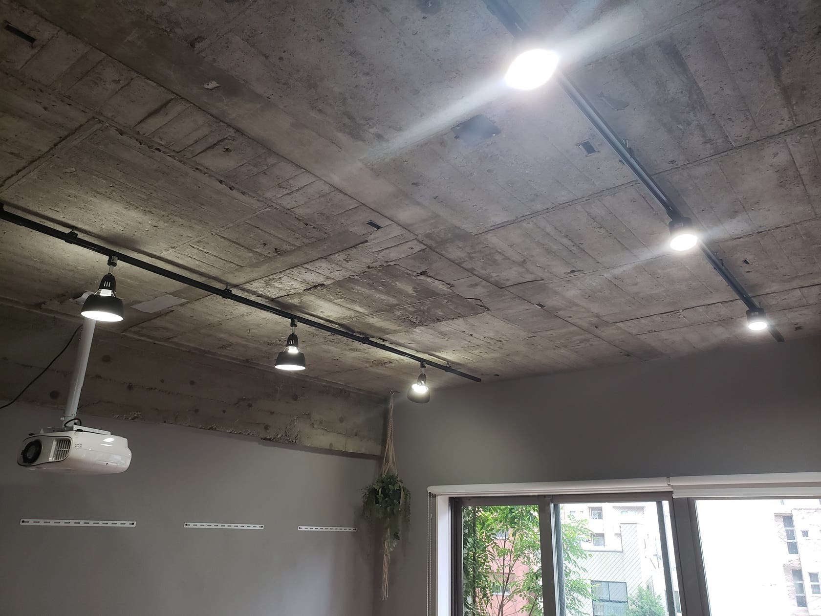 【A-space】川のほとりにある多目的スペース！ゴルフシミュレーター付き室内ゴルフスペース/キッチン付きスタジオスペースの写真6