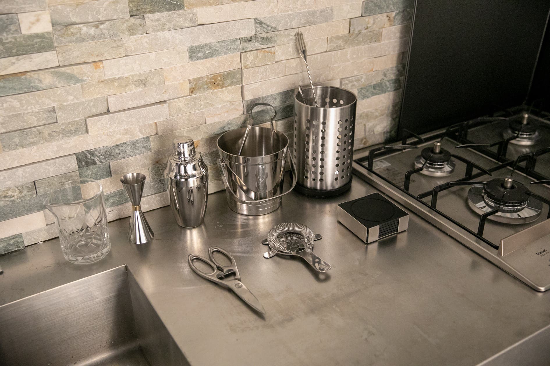 《築地/新富町徒歩2分》天然石リノベーション空間 |南東2面採光| -撮影・Bar利用・MTG・映画鑑賞・女子会-の写真11