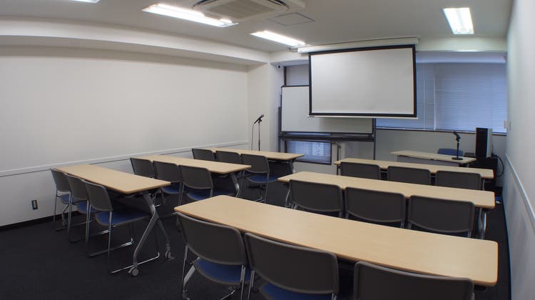 【高田馬場駅徒歩2分】ワイム貸会議室高田馬場 Room 4D 室内備品無料・スタッフ常駐・毎回清掃・最大定員18名の写真1