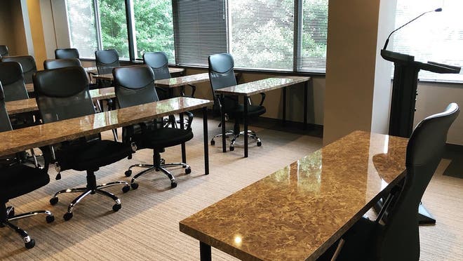 広瀬通 TVモニター付【4階4-A会議室】プロジェクター有/セミナー・プレゼン・展示会/上質空間/30名様用の写真3