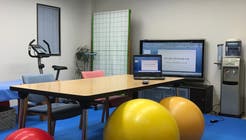 施術ベッド・全身鏡・トレーニング用品付き 会議室の写真2