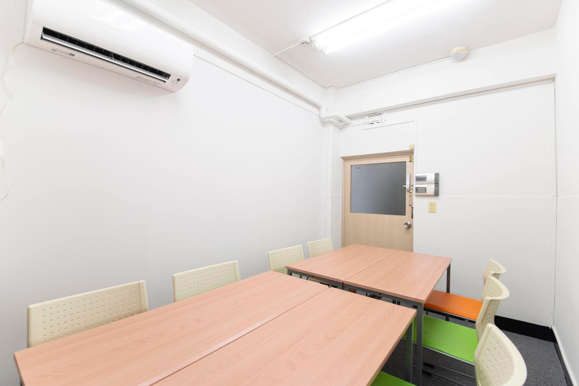 ＜5階17号・B会議室＞完全個室でオンラインMTGにも♪モニターのご利用も無料！【東京・日本橋・京橋・宝町各駅徒歩約3～5分】の写真4