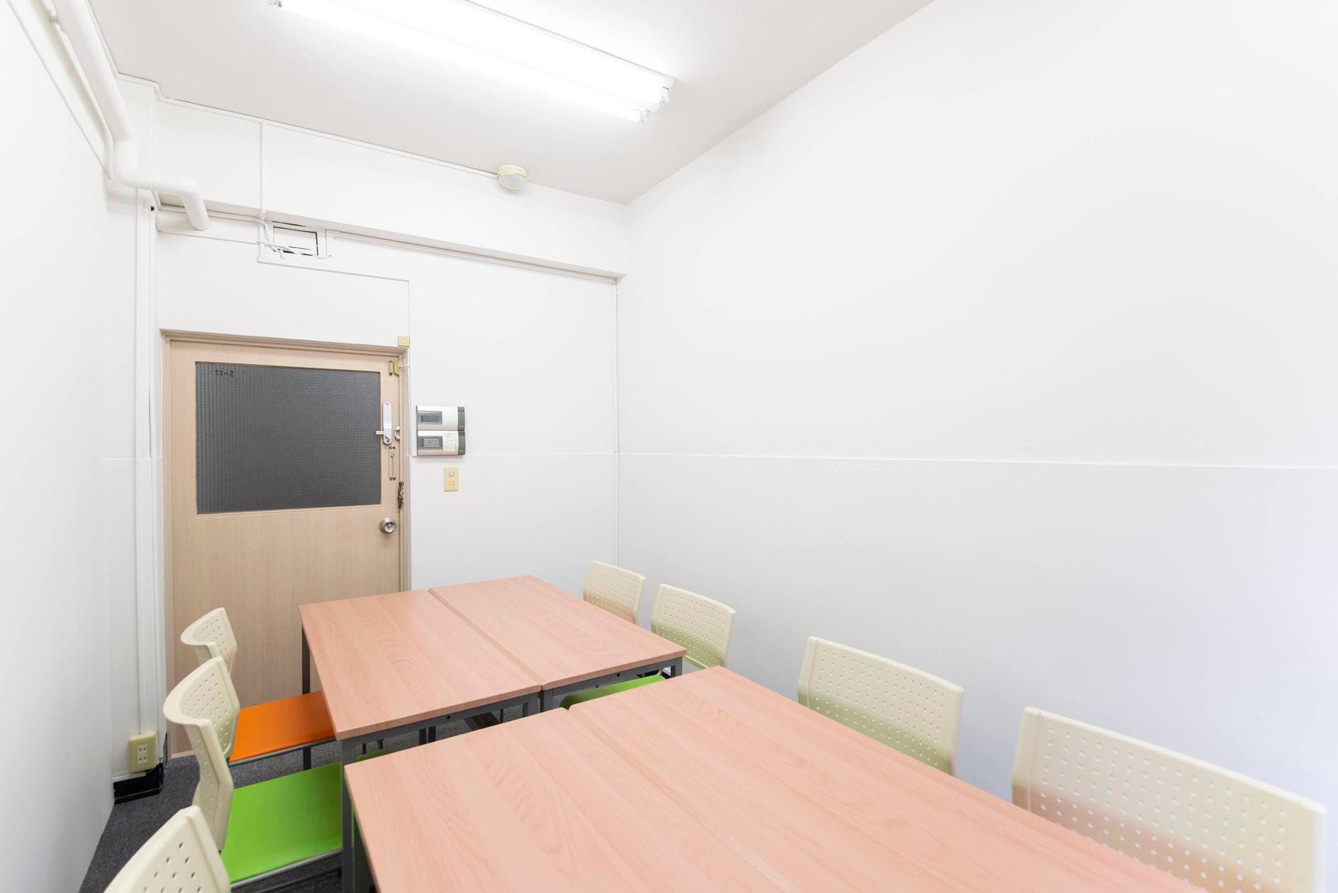 ＜5階17号・B会議室＞完全個室でオンラインMTGにも♪モニターのご利用も無料！【東京・日本橋・京橋・宝町各駅徒歩約3～5分】の写真5