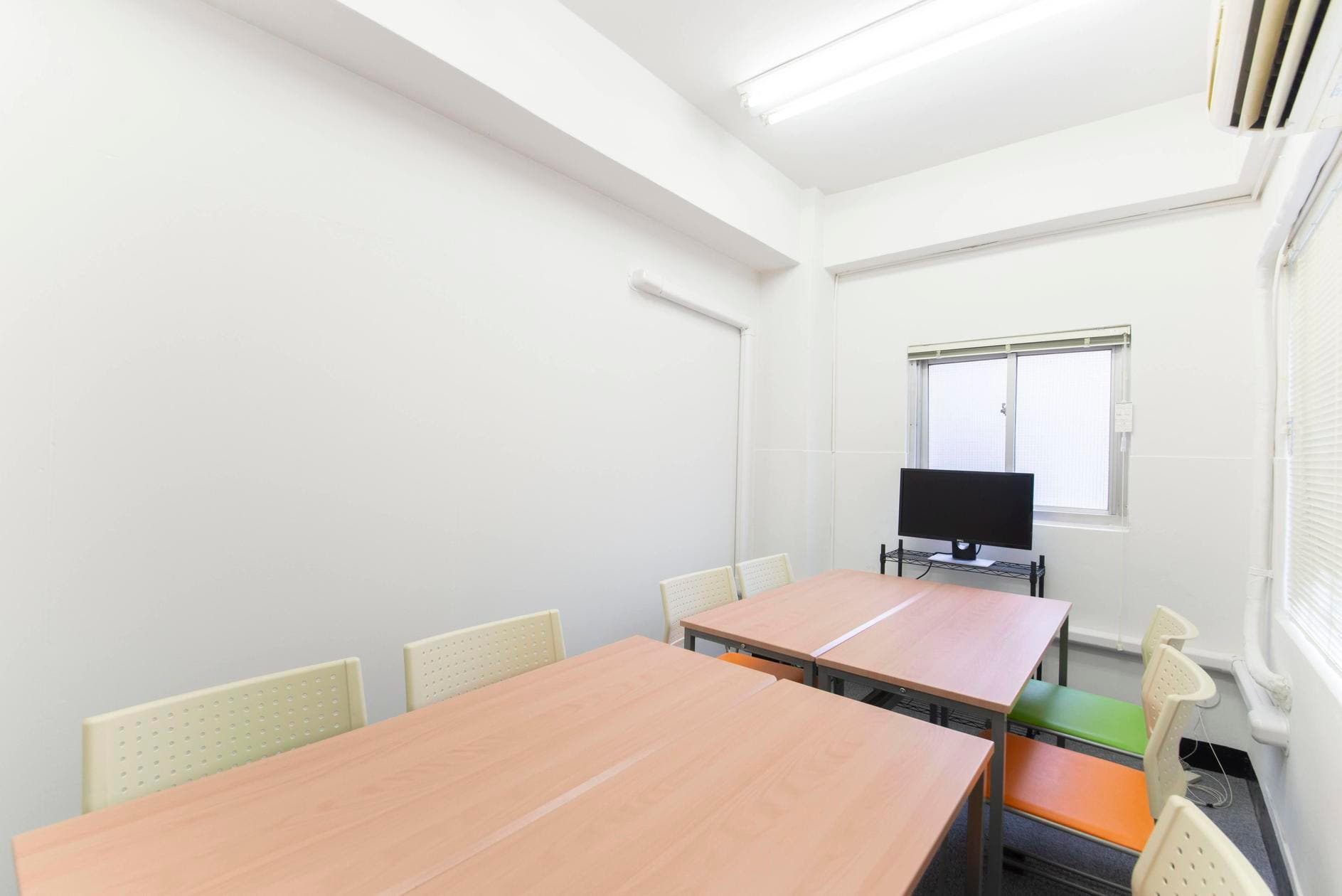 ＜5階16号・C会議室＞完全個室でオンラインMTGにも♪モニターのご利用も無料！【東京・日本橋・京橋・宝町各駅徒歩約3～5分】の写真3