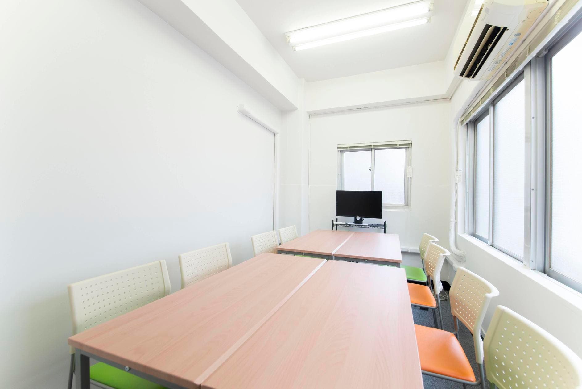 ＜5階16号・C会議室＞完全個室でオンラインMTGにも♪モニターのご利用も無料！【東京・日本橋・京橋・宝町各駅徒歩約3～5分】の写真6