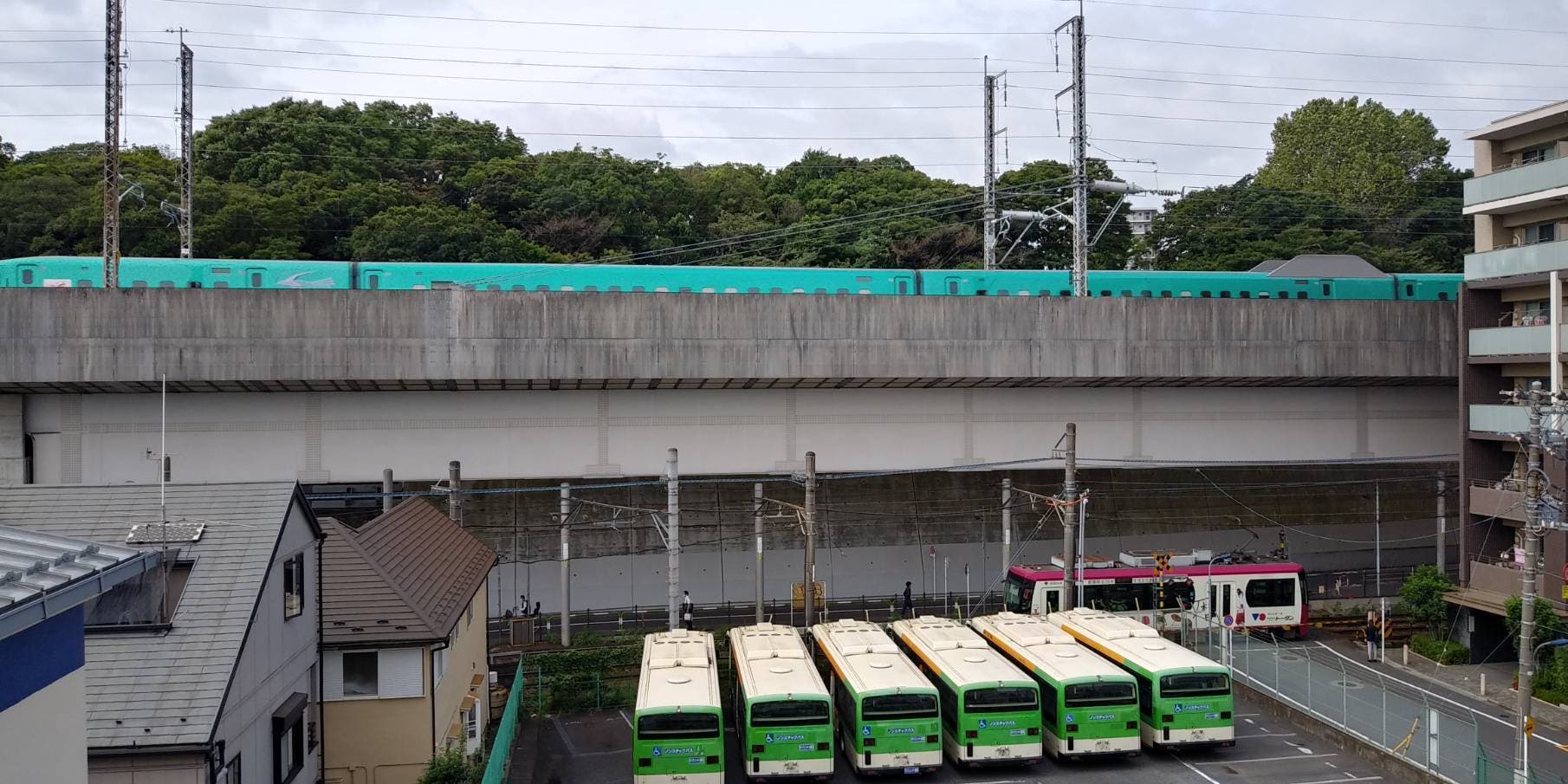 FC　SPACE【屋上】眺望🌞複数スペース◎駐車◎【秋葉原・池袋～電車20分以内】駅近　昭和　ベンチ　空　電車　レトロ　都電の写真6