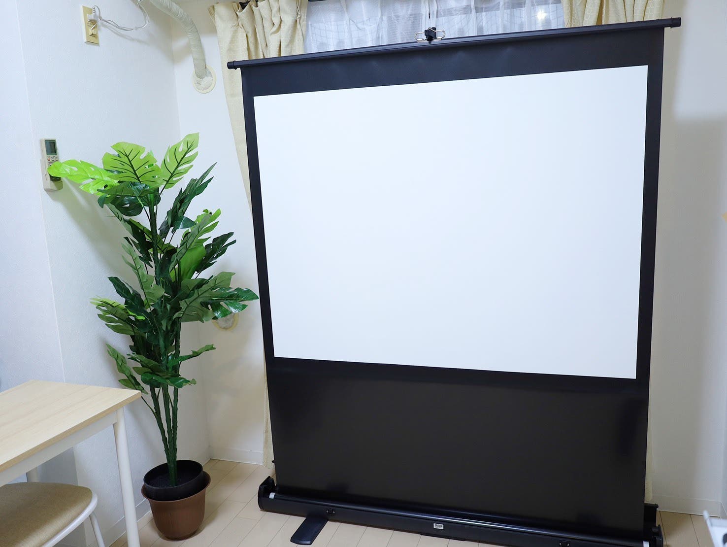 桜木町駅出口から徒歩5秒！会議、撮影、ボードゲーム、など可能！プロジェクター等無料！光回線の写真8