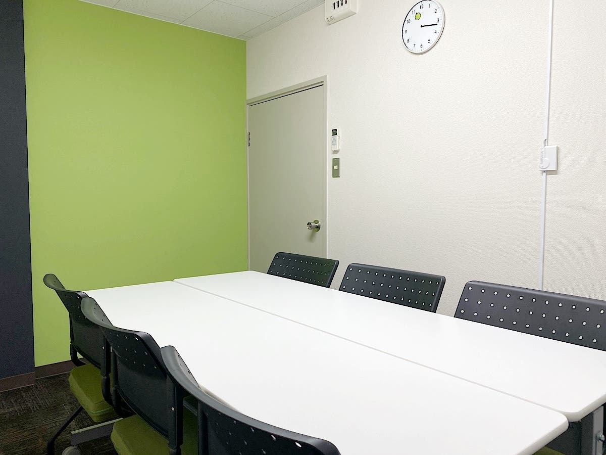 《うめきた４１３》【大阪駅３分】Wifi設置済み／少人数・格安／グランフロントすぐ♪／モニター設置／ウォールハンガーの写真3