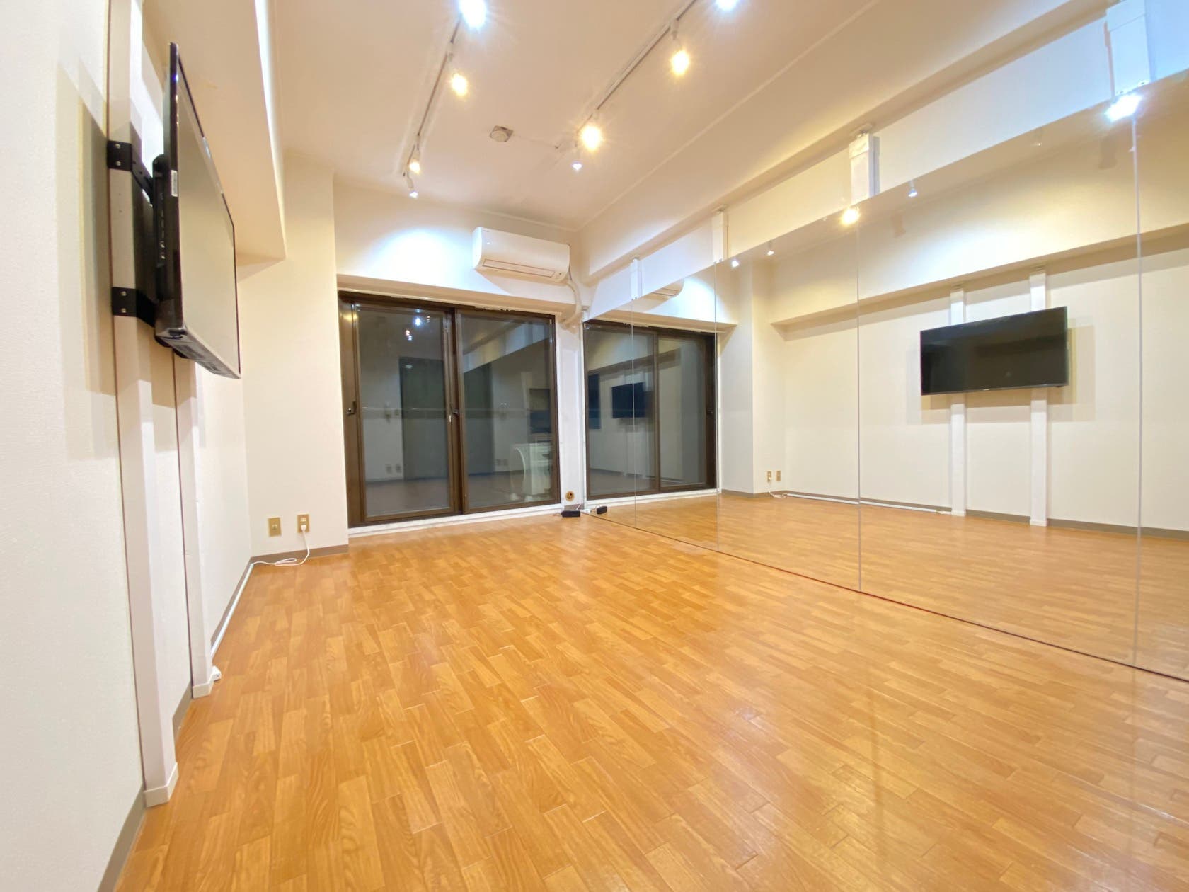 ◆お気軽スタジオ心斎橋beat◆【アメリカ村三角公園すぐ】＼今だけ半額／気軽に使えるシンプルなスタジオ/当日予約可の写真2