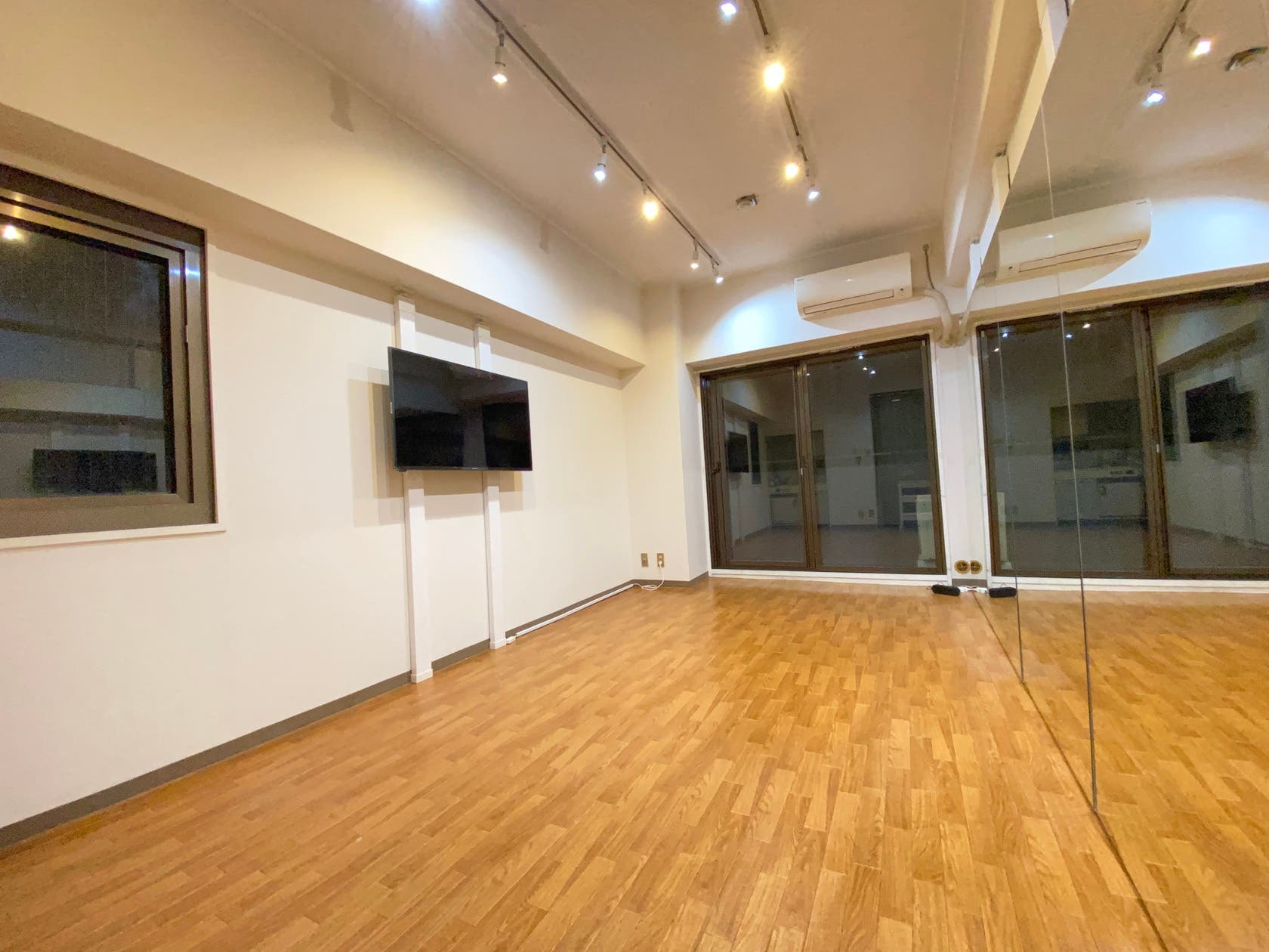 ◆お気軽スタジオ心斎橋beat◆【アメリカ村三角公園すぐ】＼今だけ半額／気軽に使えるシンプルなスタジオ/当日予約可の写真3