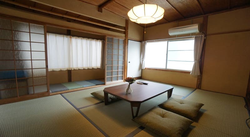 一軒家貸切り 道頓堀ハウス！和室が使いやすい大人数パーティ可能！難波徒歩7分！