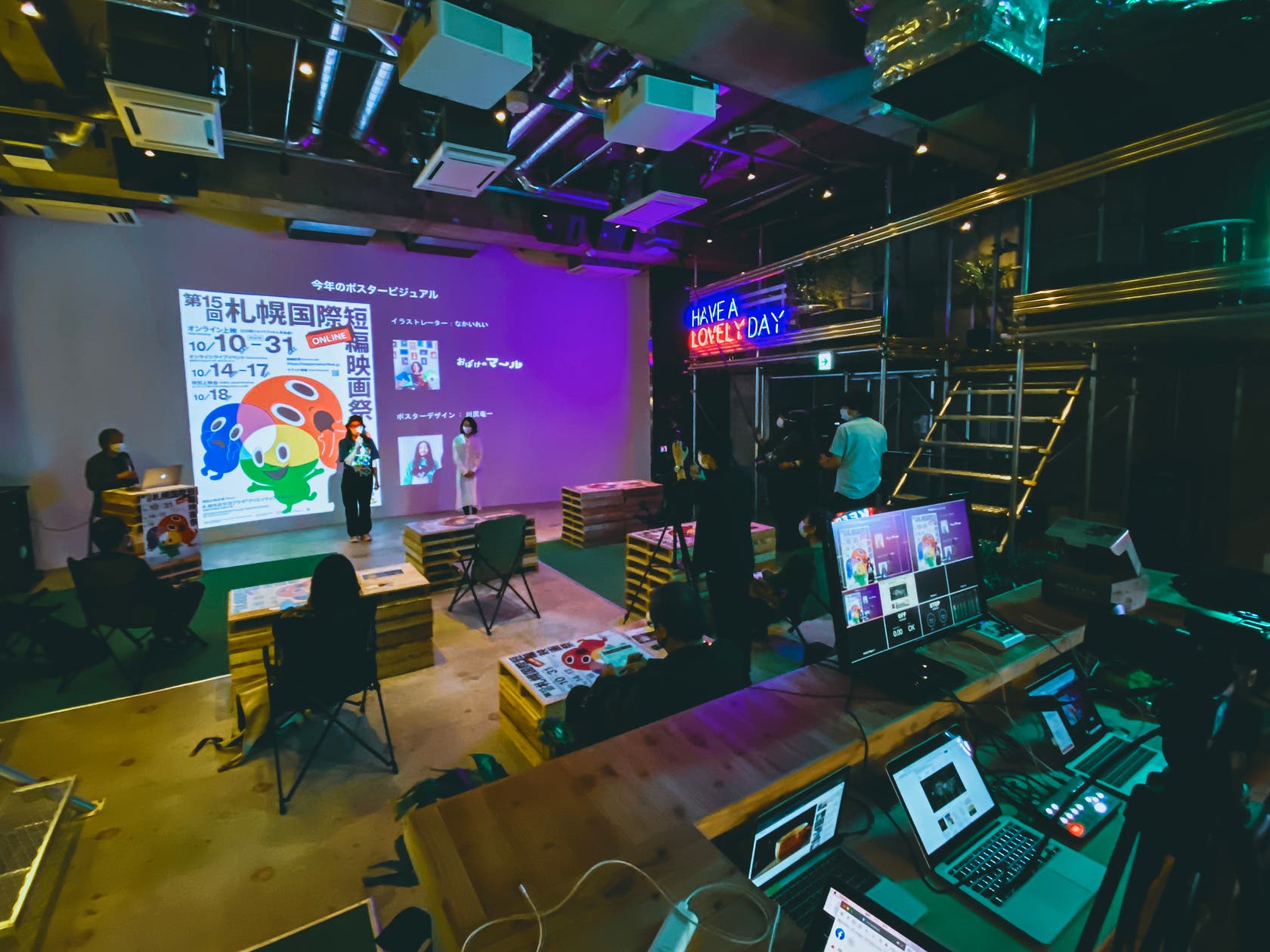 ★縦4ｍ×横9mの巨大スクリーン完備150㎡のラウンジスペース★クリスマスイベント・忘年会・新年会の写真8