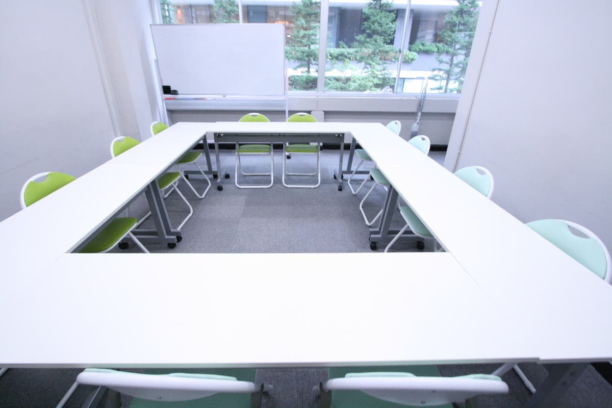 【京橋駅2分 東京駅5分 OPEN記念価格】地域最安値、WiFi/プロジェクター無料！ ふれあい貸し会議室 東京Aの写真10