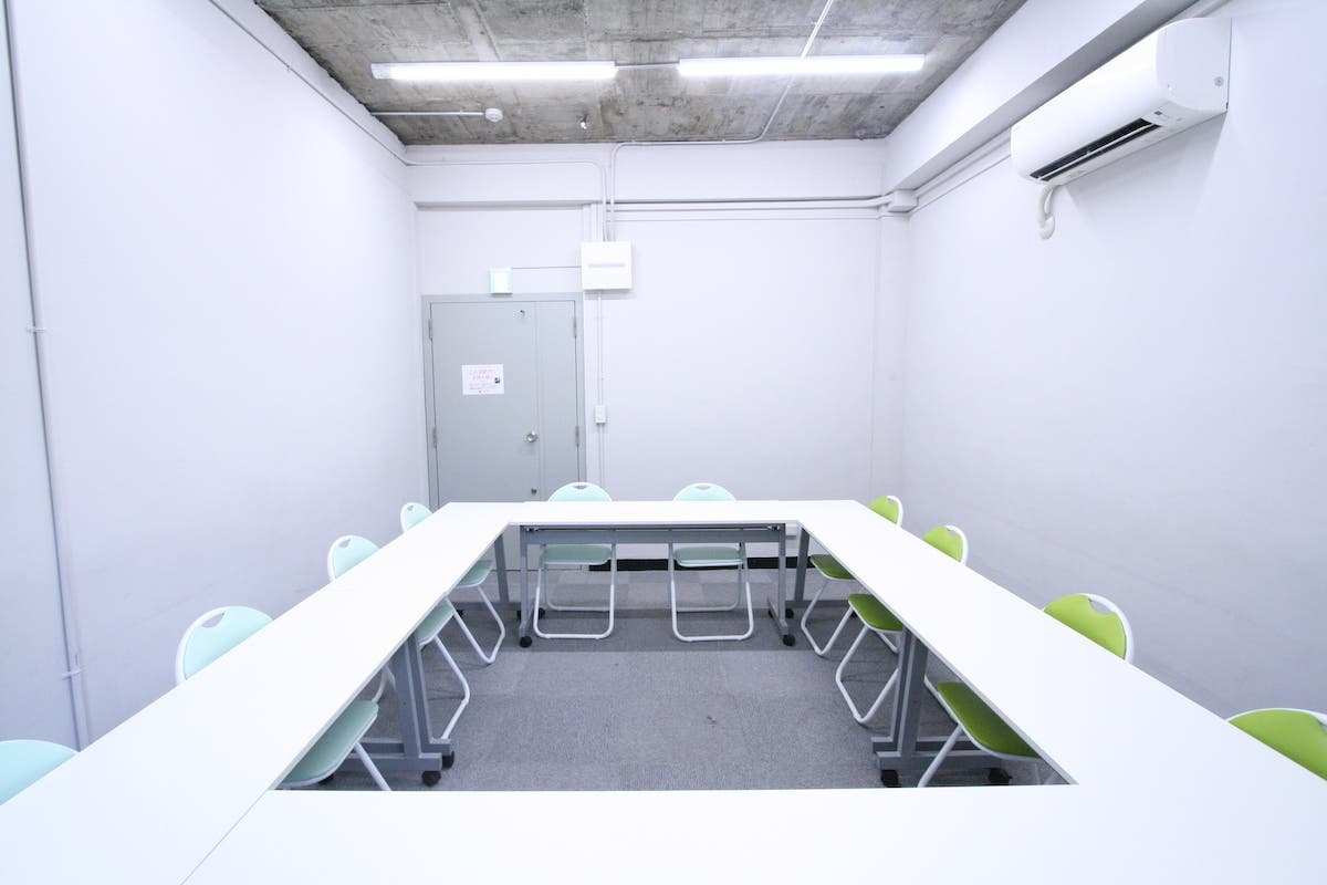 【京橋駅2分 東京駅5分 OPEN記念価格】地域最安値、WiFi/プロジェクター無料！ ふれあい貸し会議室 東京Aの写真13