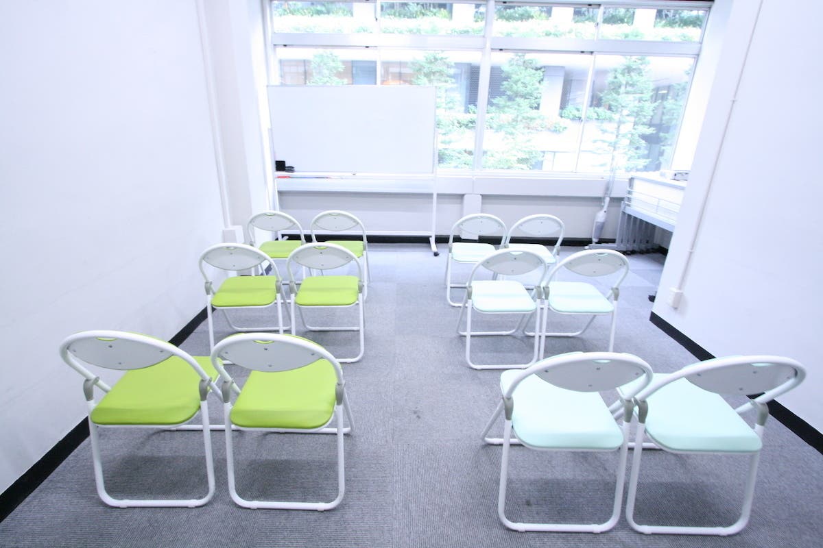 【京橋駅2分 東京駅5分 OPEN記念価格】地域最安値、WiFi/プロジェクター無料！ ふれあい貸し会議室 東京Aの写真15