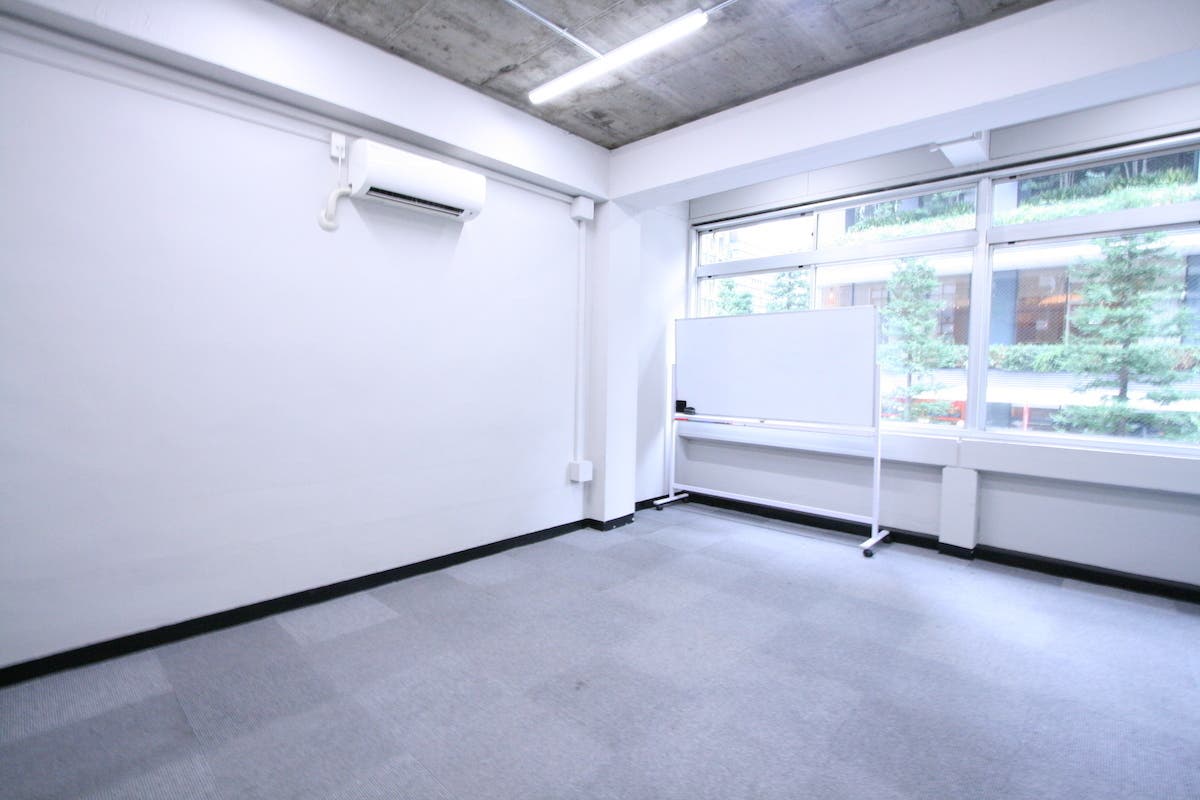 【京橋駅2分 東京駅5分 OPEN記念価格】地域最安値、WiFi/プロジェクター無料！ ふれあい貸し会議室 東京Aの写真21