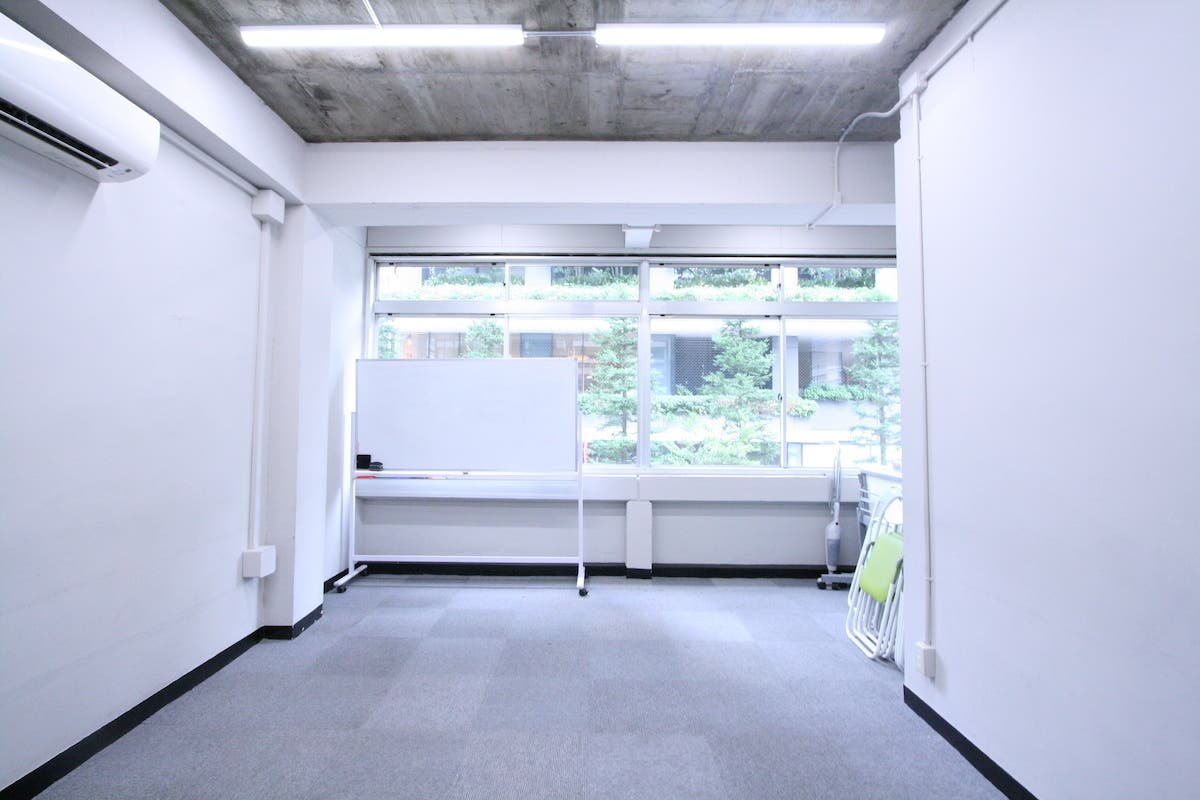 【京橋駅2分 東京駅5分 OPEN記念価格】地域最安値、WiFi/プロジェクター無料！ ふれあい貸し会議室 東京Aの写真22