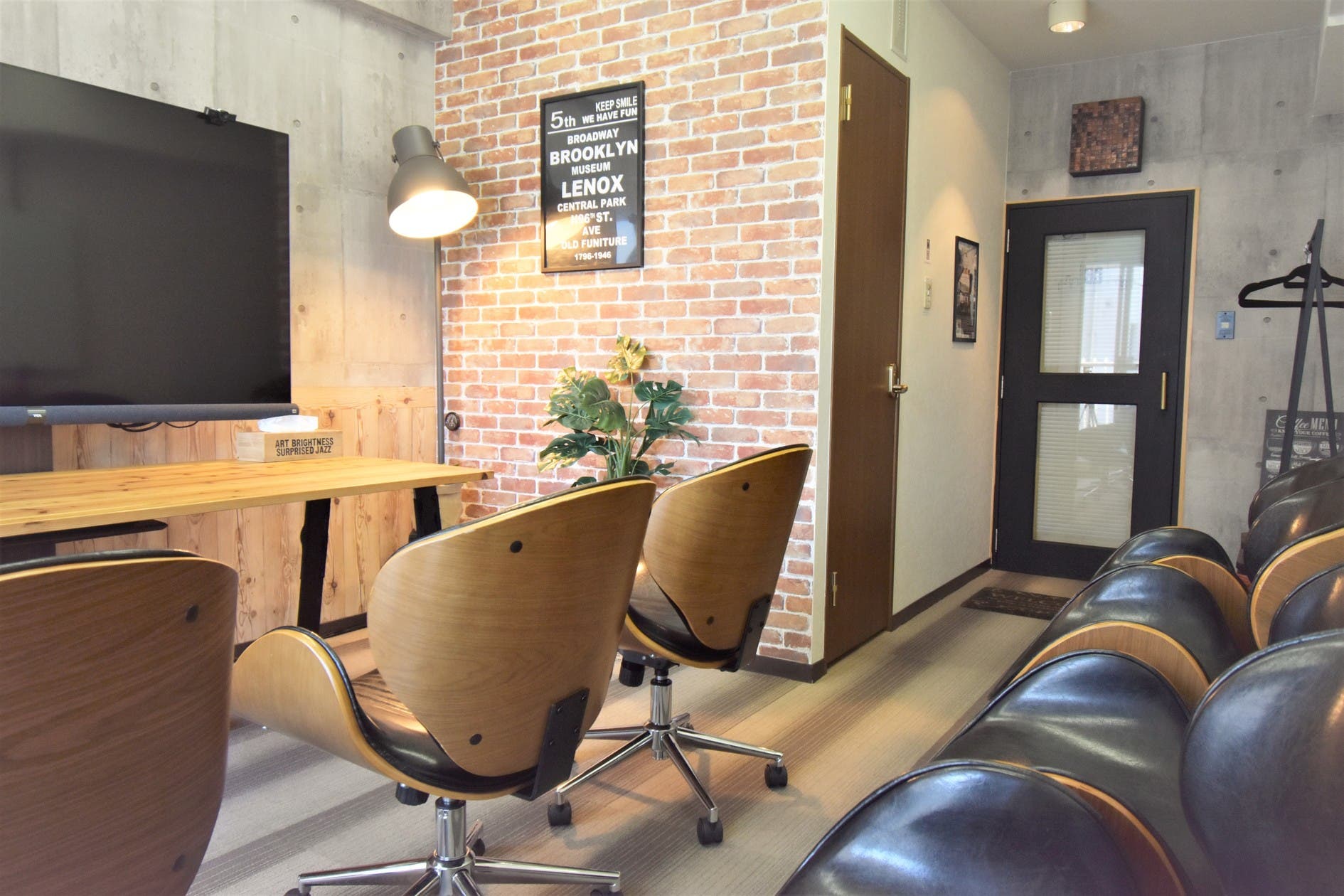 🏆名駅2分🉐管理費0円/Netflix見放題/65📺4K/4K Blu-ray📀/webカメラ/リングライト/ゴミ捨ての写真4