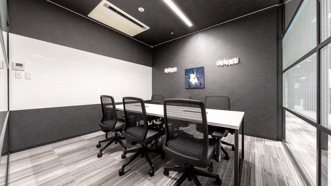 【BIZcomfort浜松】駅から徒歩9分!6名用会議室。受付スタッフ滞在打合せ/商談/面接/WEB会議/テレワーク/レッスンの写真1