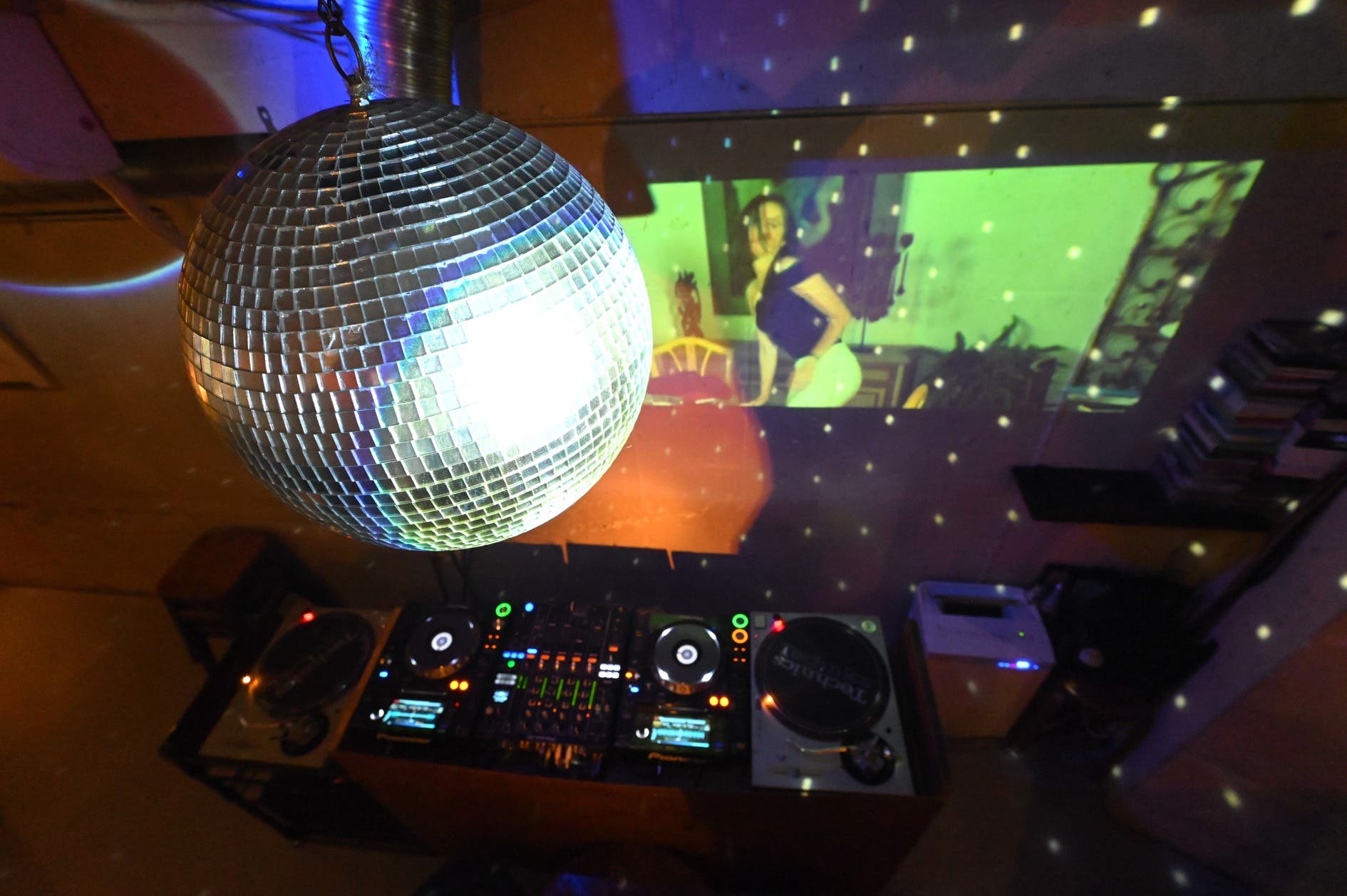 まるで秘密基地!!　本格DJ機器完備のおしゃれなバーでイベントやパーティーはいかが？【世田谷区/京王線/明大前】の写真13