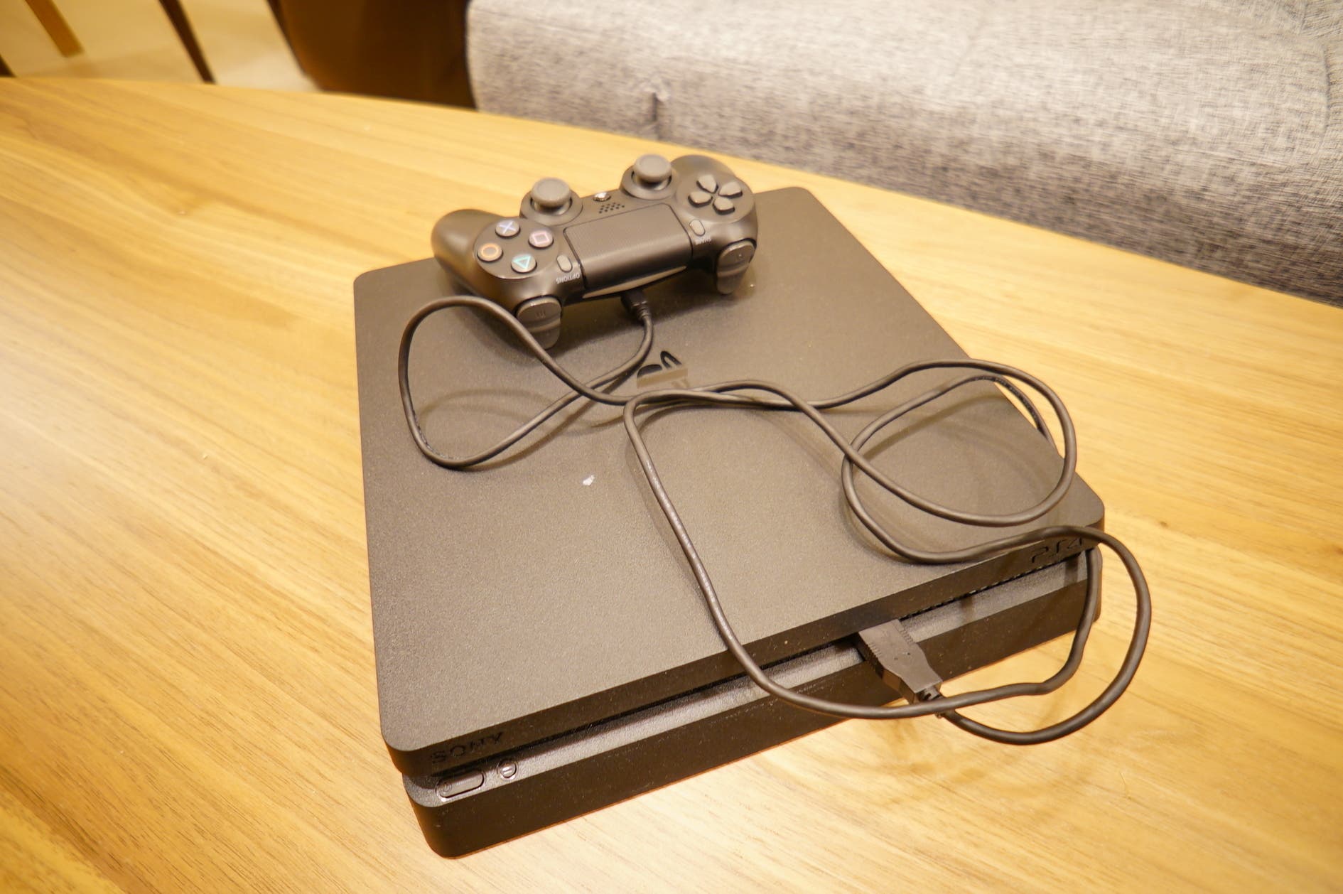 Sony PlayStation４（Blu-rayやDVD鑑賞も可能です）の画像1