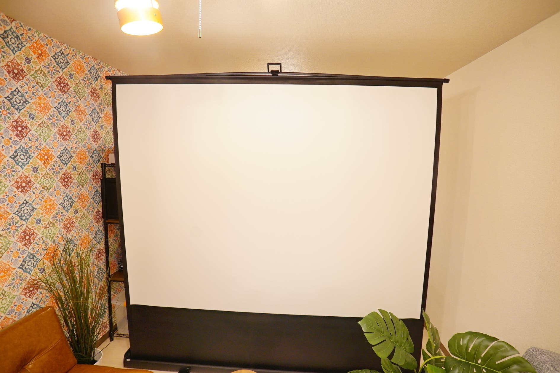 プロジェクター及び84インチスクリーンの画像3