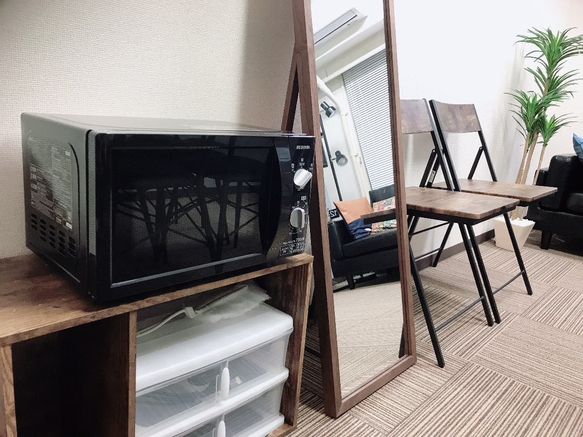 新宿駅D5出口すぐ🎄クリスマス🎄👞土足OK！会議・セミナー・撮影📺大型モニター・ソファー（Fire tv付）の写真11