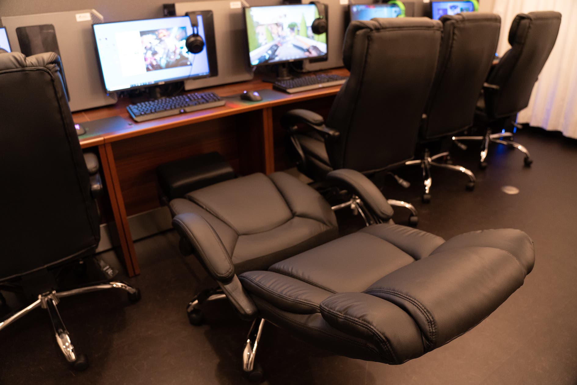 新宿 ゲーミングPC五台完備のレンタルスペース【HYGe-Room】の写真13