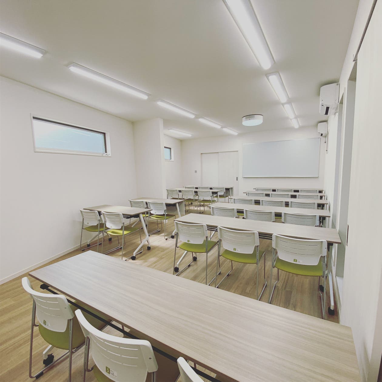 会議やワークショップなどに！100インチプロジェクター完備！高速ルーター大型鏡、自動麻雀台追加！！の写真1