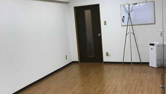 池袋駅西口徒歩7分!個人レッスン・少人数のダンスに使えるスタジオ!コロナ過の筋トレに可変式ダンベル&ベンチ設置!の写真4