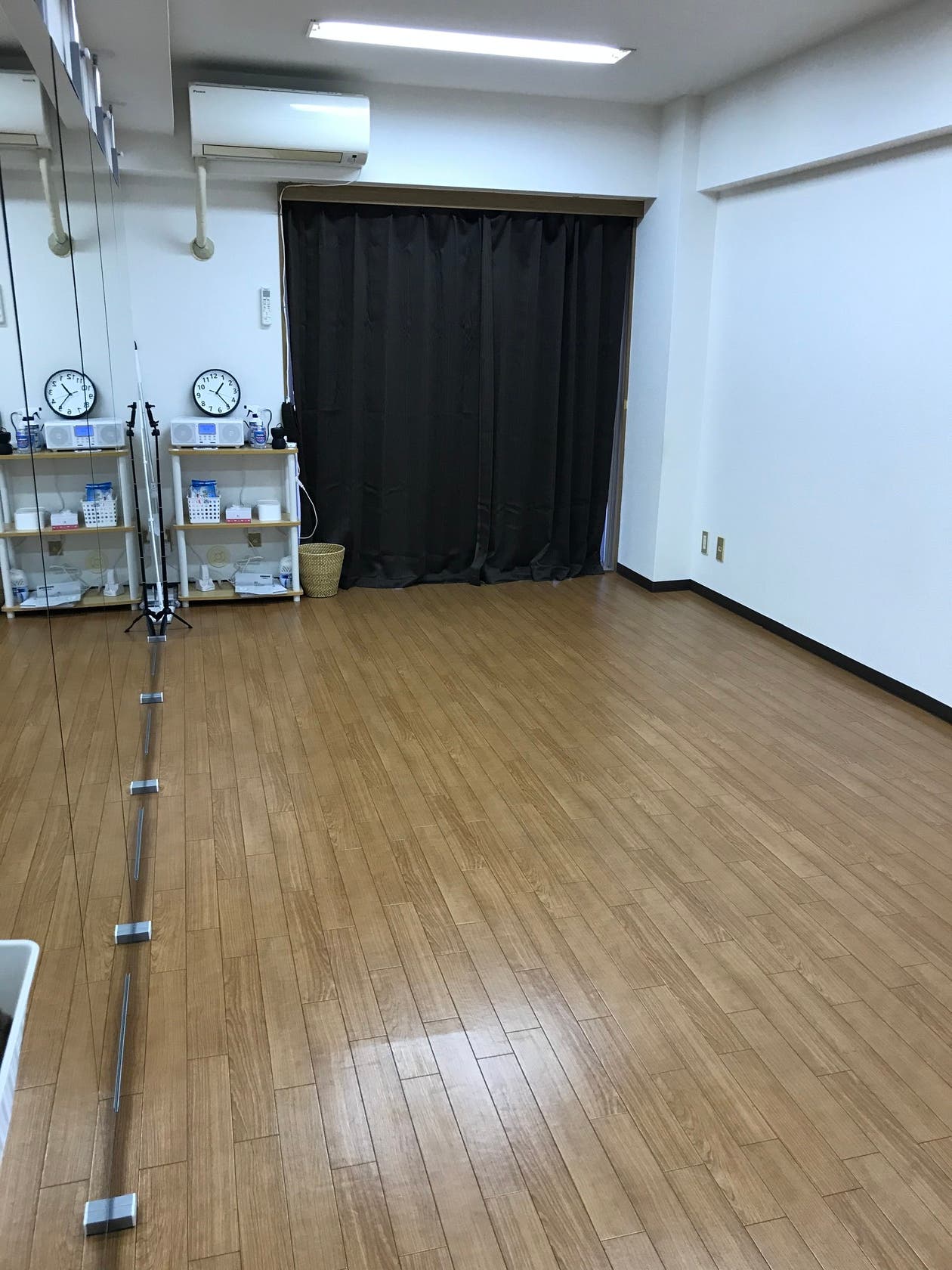 池袋駅西口徒歩７分！個人レッスン・少人数のダンスに使えるスタジオ！コロナ過の筋トレに可変式ダンベル＆ベンチ設置！の写真5