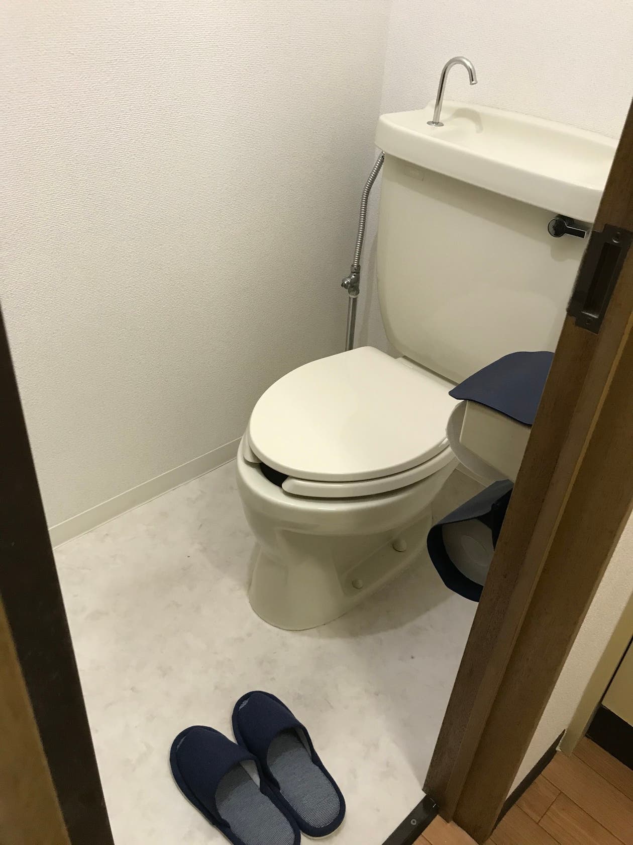 池袋駅西口徒歩７分！個人レッスン・少人数のダンスに使えるスタジオ！コロナ過の筋トレに可変式ダンベル＆ベンチ設置！の写真9