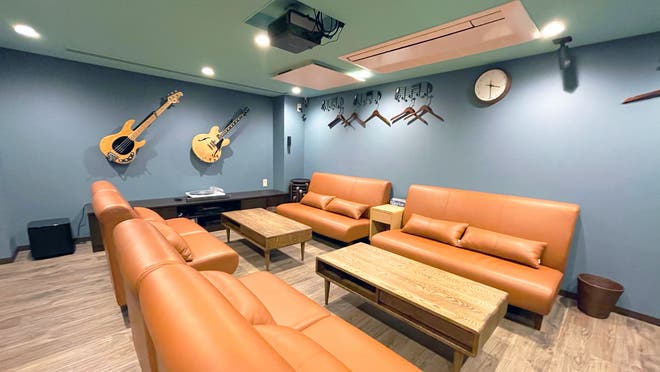 楽器練習や映画鑑賞に!スピーカー・アンプ・スクリーン・プロジェクターを完備!撮影にもおすすめ!の写真1