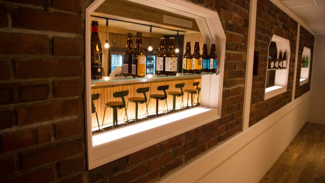 元町駅徒歩1分のオシャレなバースペース!撮影や女子会などに。の写真4