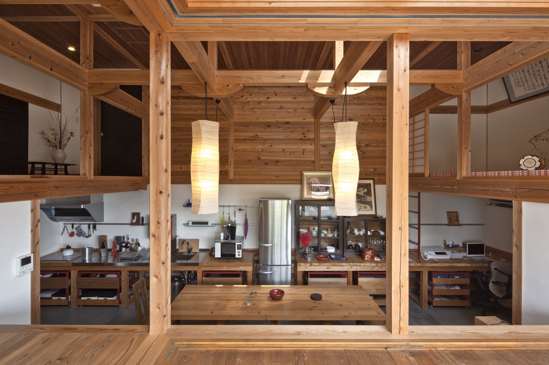 絶景眺望を背景にした広い舞台があるモダンな最先端木造建築。の写真5