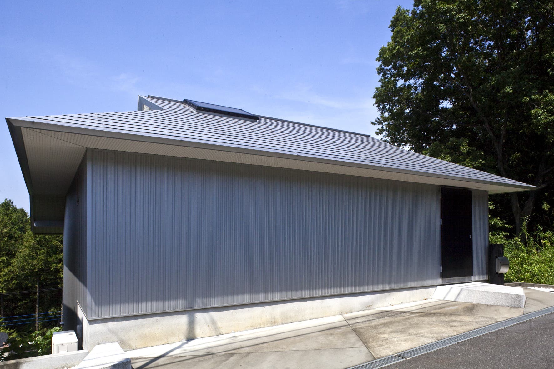 絶景眺望を背景にした広い舞台があるモダンな最先端木造建築。の写真6