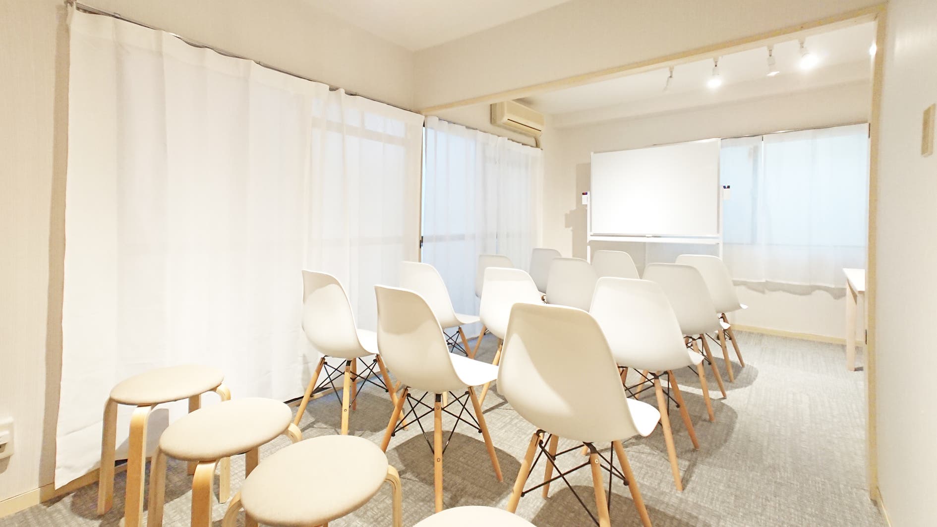 【銀山町5分】完全個室/テレワーク/モニター・ホワイトボード・プロジェクター完備/「Drop by Kanayama」の写真7