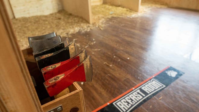 【池袋駅徒歩5分】物が壊せる?落書きし放題?斧投げ放題?超異世界空間の演出を可能にします!の写真22